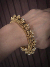 Buy kada Bangles Online for Women | Buy Pacheli Online in India